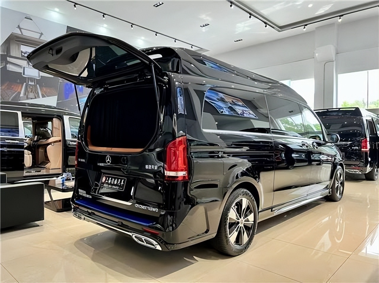 Mercedes-Benz V260L high-end customization, Hawker V780 top Maybach version high-top luxury ...