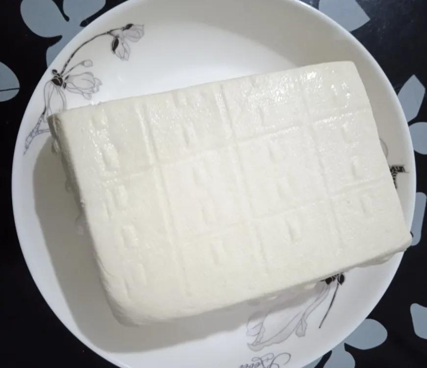 On the twenty-fifth day of the twelfth lunar month, tofu is made by ...