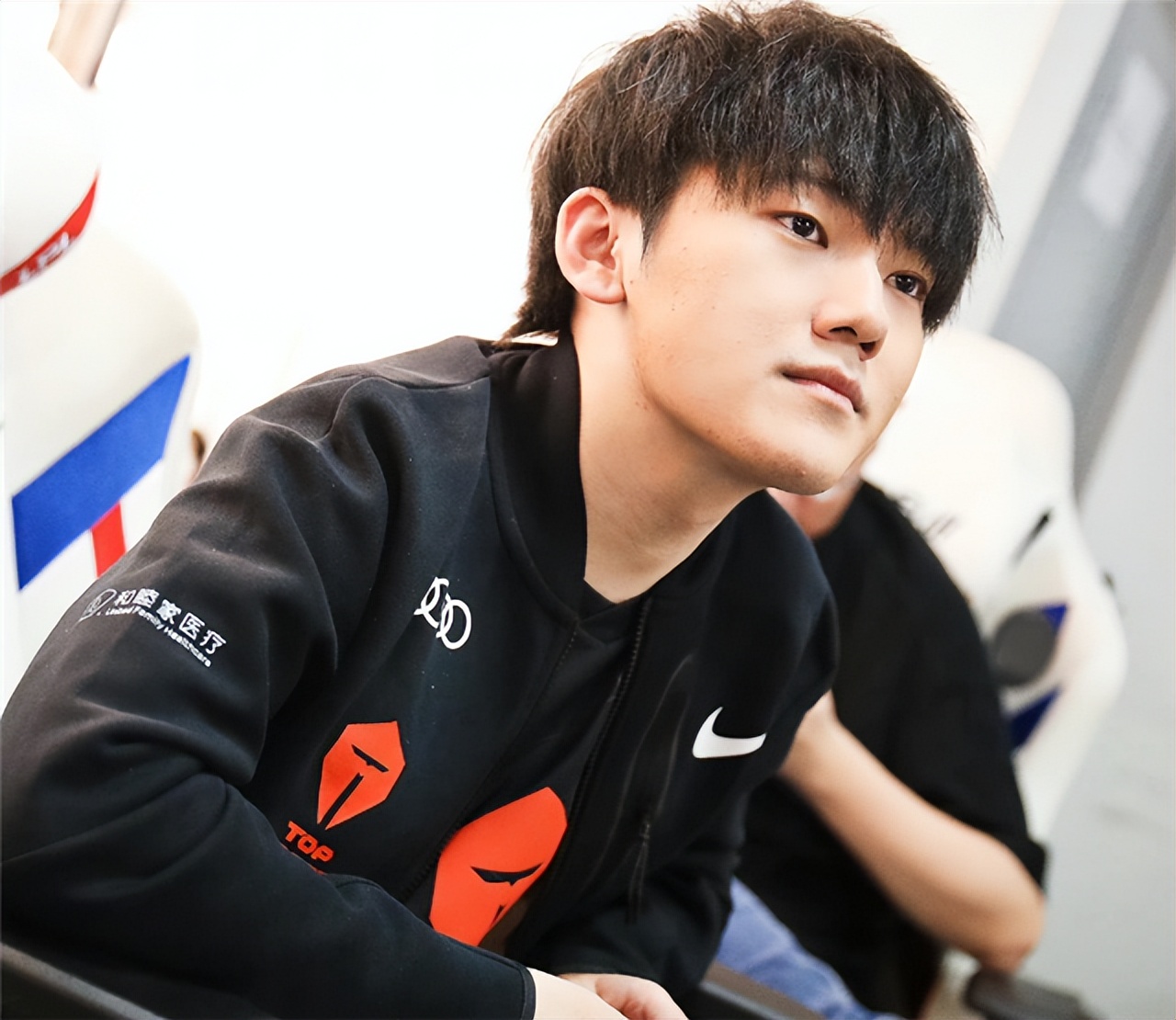 JKL girlfriend started to prepare the suitcase, want to accompany him ...