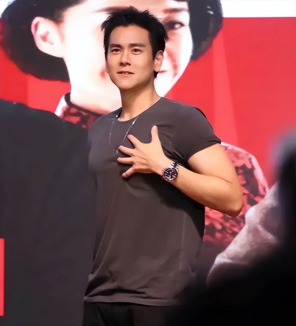 On the surface, he looks like a handsome man, but in fact, he is ...