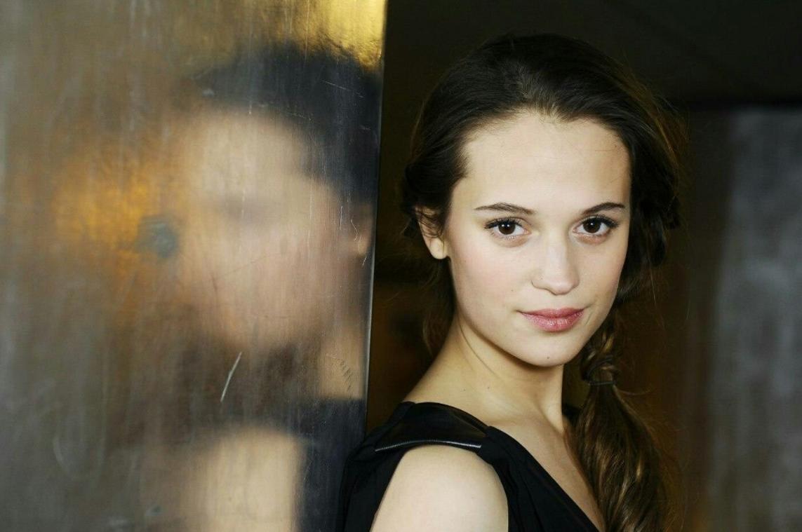 Inventory of the four large-scale movies in which the beautiful robot Ava in "Ex Machina ...