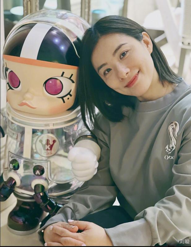 Her husband is a professor and her father-in-law is a famous football ...