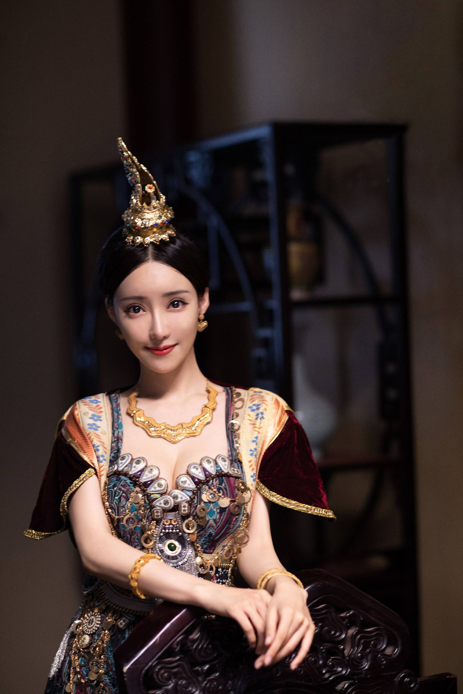 Liu Fanfei's "The Elephant Man" interprets the exotic beauty, the hot ...