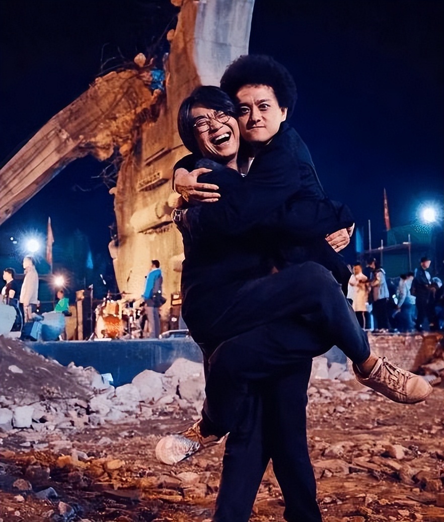 Dapeng celebrates the birthday of his late friend Zhao Yingjun and ...