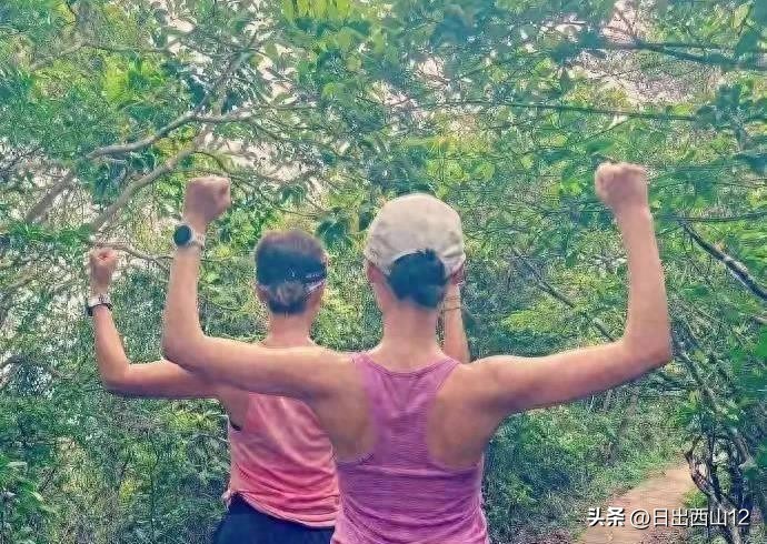 Original Liang Luo Shisha and Li Zekai went for a morning run. Li Zekai ...
