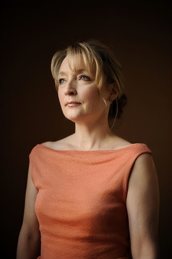 Lesley Manville: From small theater to international stage, the journey ...