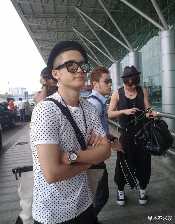 The 31-year-old Tan Jian was photographed offline, and when he saw the ...