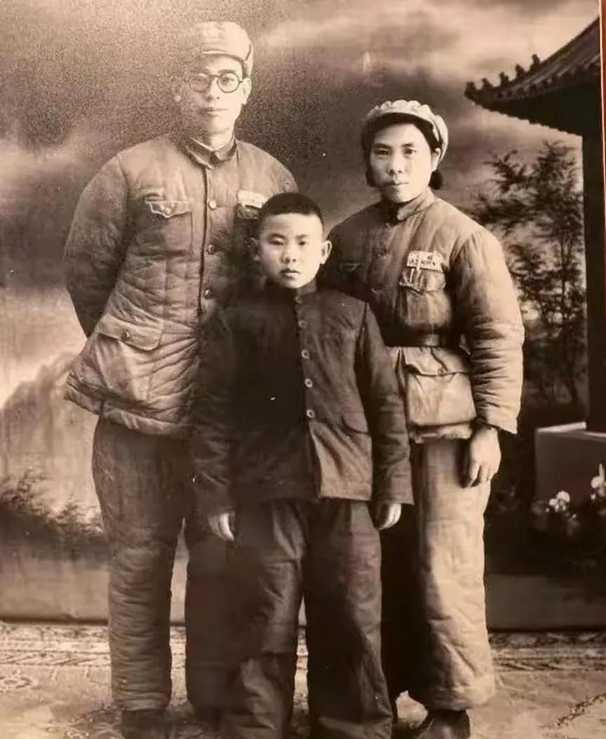 In 1959, Xu Guangda received a home visit from his son's teacher. The ...