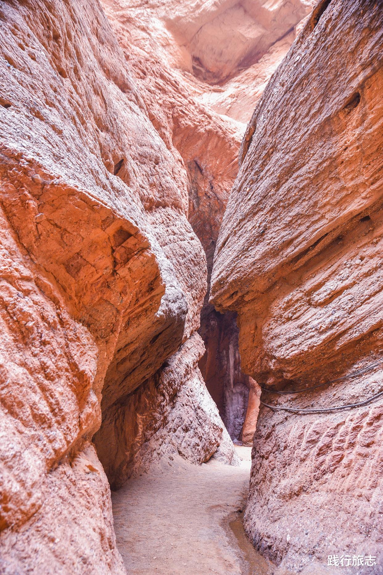 Never go abroad anymore. The Mysterious Grand Canyon in Xinjiang is ...