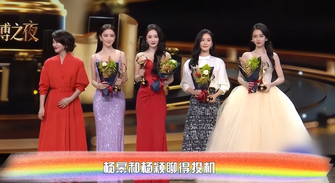 The small details of the waiting scene exposed the social interaction ...