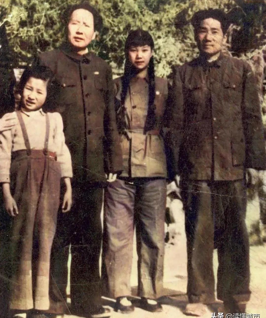 Liu Siqi's rare photo album, classic moments! - iNEWS