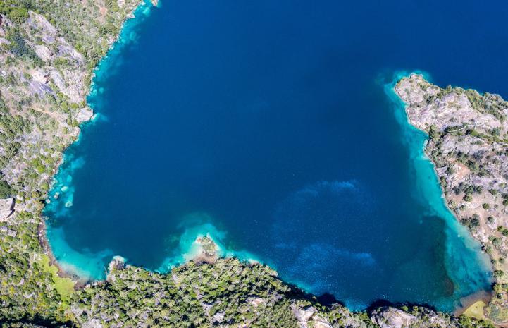 The same lake in Tibet has three colors, making it the most mysterious ...