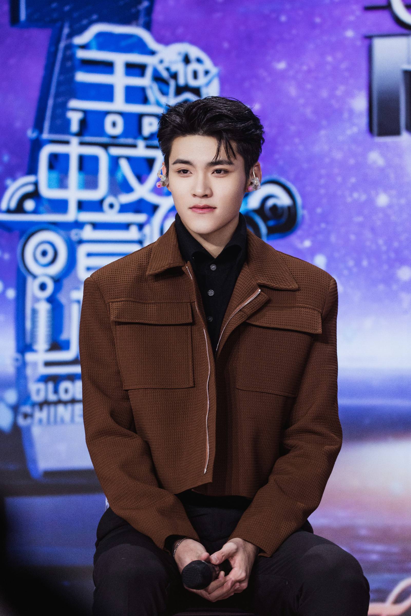 First on the [Global Chinese Music List] stage Zhou Yichen's affectionate singing of the golden ...