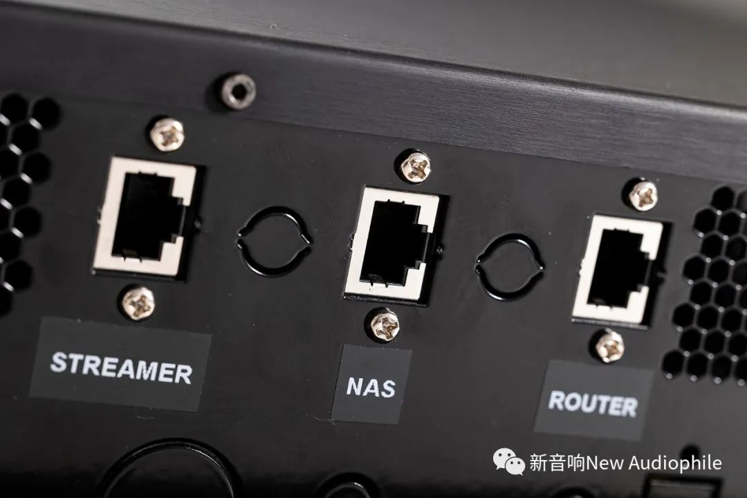 One is stronger than four!France Totaldac D1-switch network switch - iNEWS