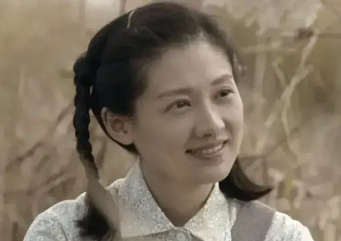 She didn't look distinctive enough, played the leading female role 9 ...
