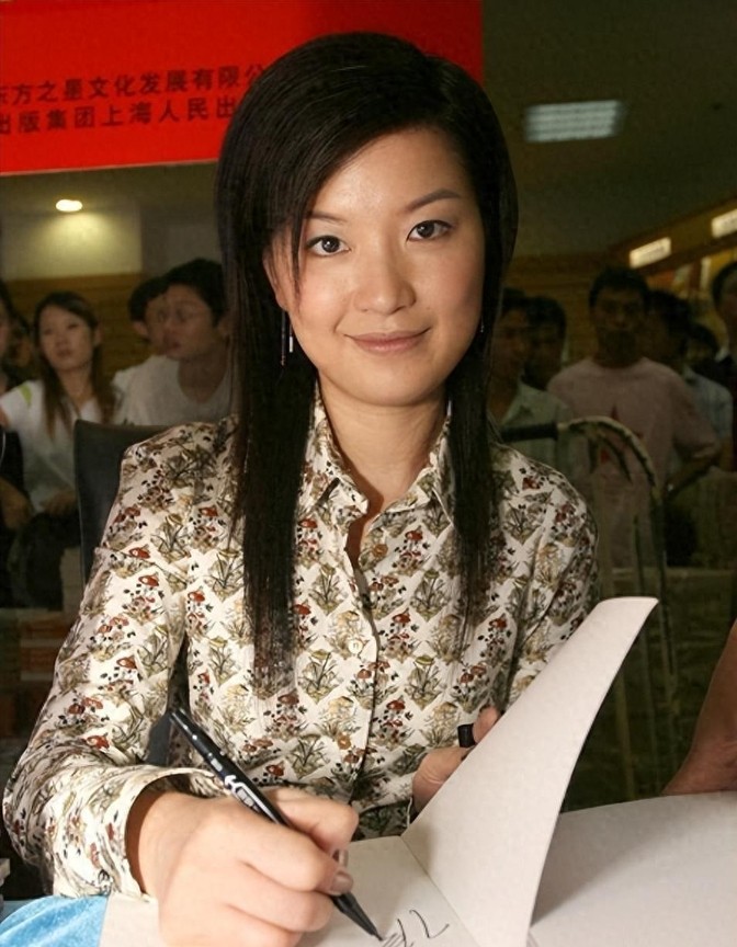 Dragon TV's top anchor has fallen! Chen Rong was once so popular, now ...