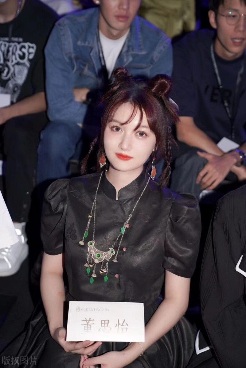 Dong Siyi's beauty - iNEWS