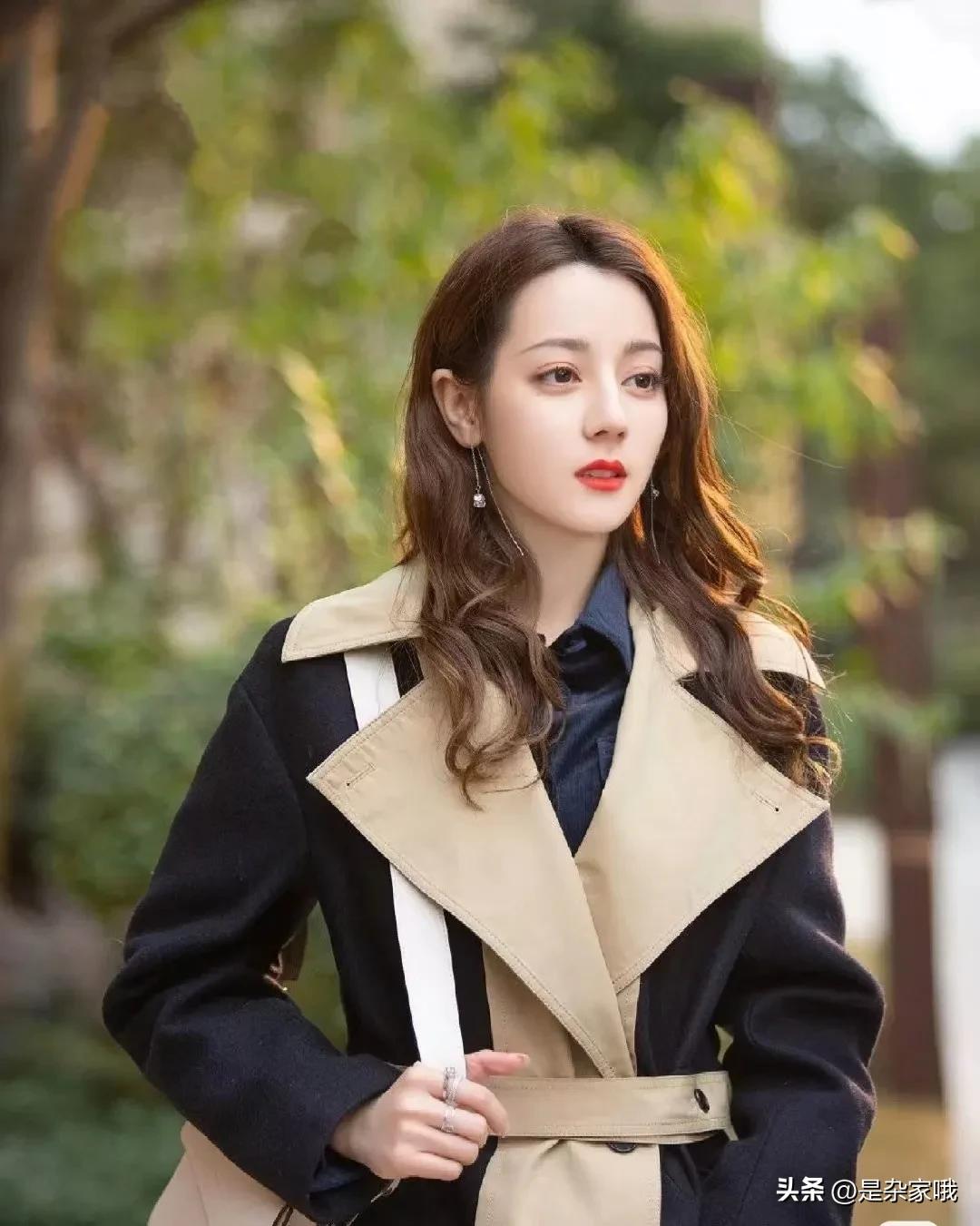 The rich and noble flowers in the world, Dilireba, look at everyone in ...