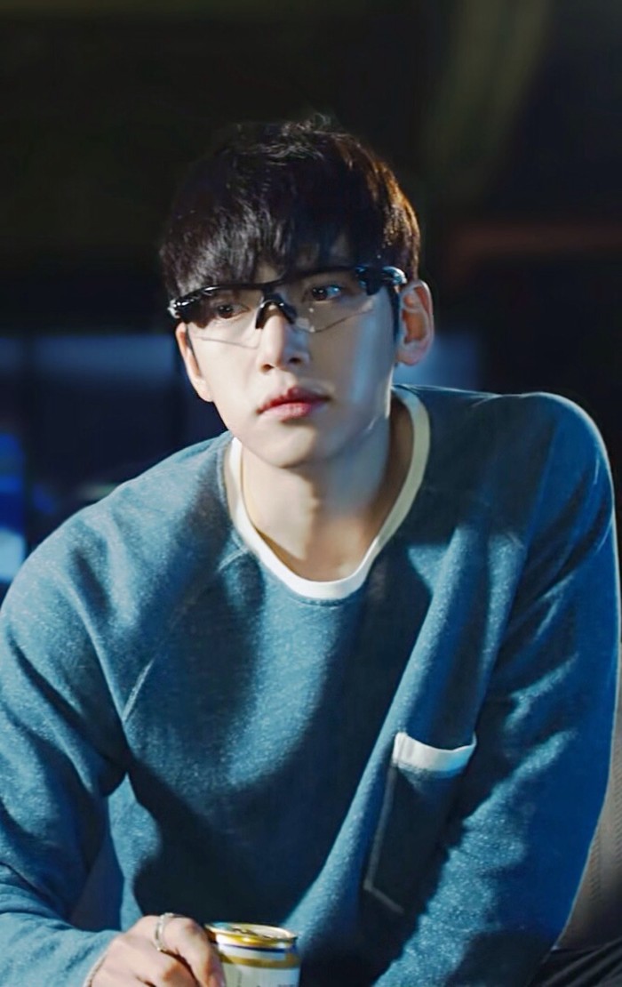 A reporter with beast-like intuition gives up his "dream" of living ...