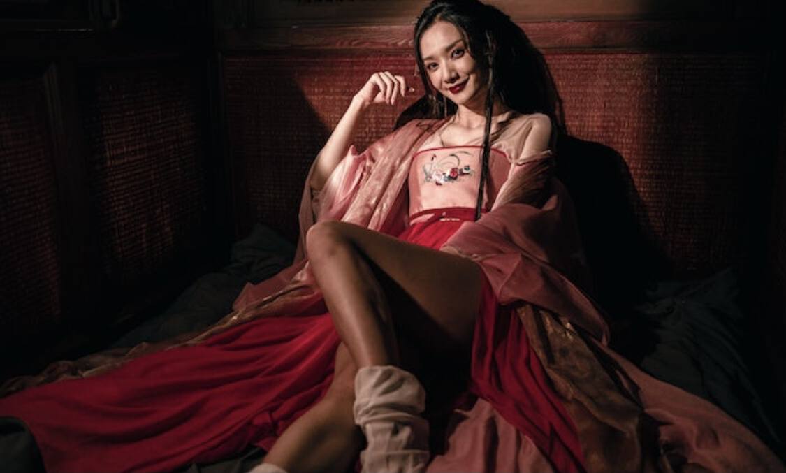 Wang Junxin was selected by Donnie Yen for filming, and had a kiss scene with 64-year-old Du ...