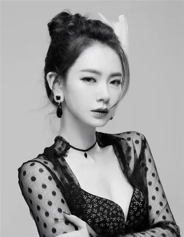 7V's face is so serious, he looks exactly like Cai Ming, when talking about "ex-girlfriend", he ...