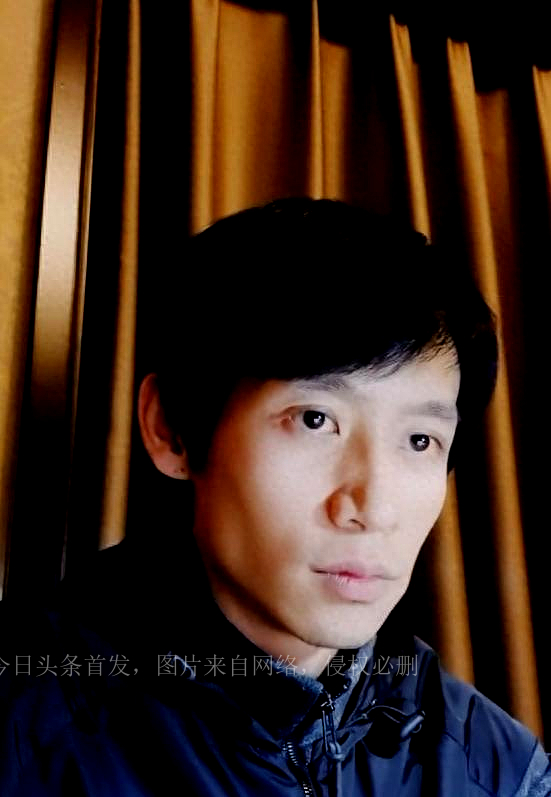 35-year-old Wei Chen appeared for the first time after his marriage due ...