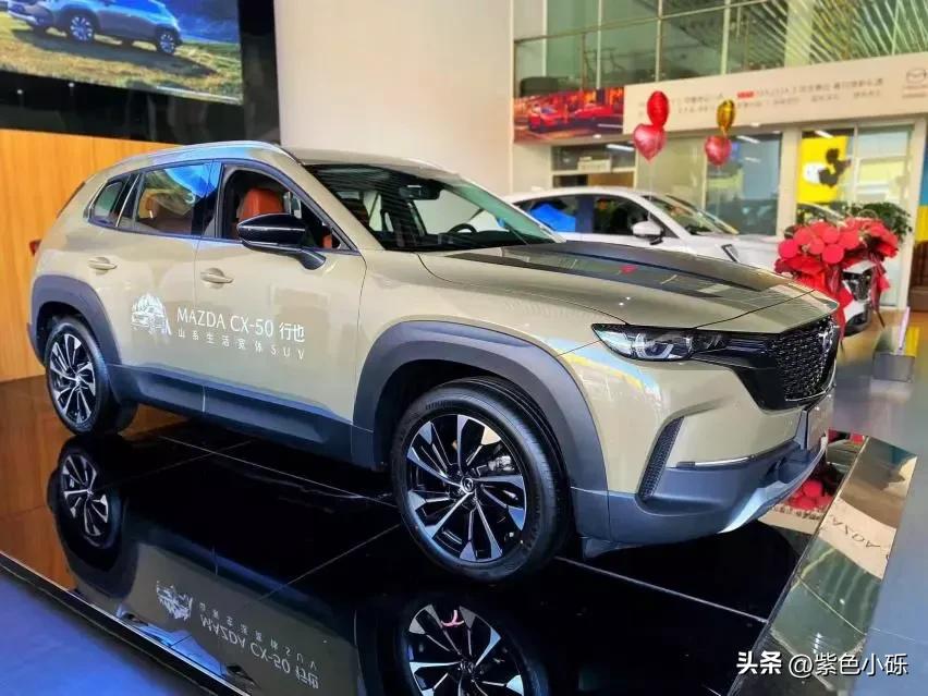 Sexy car model Yang Chenchen is stunning - iNEWS