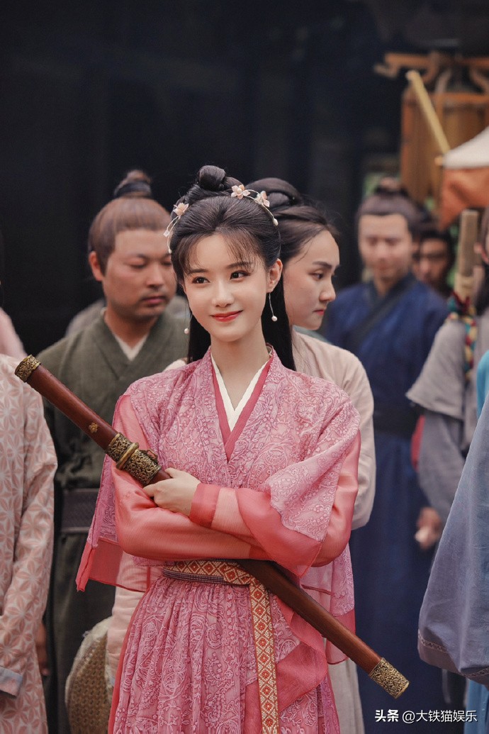 With mediocre looks and no acting skills like plastic surgery, don't ...