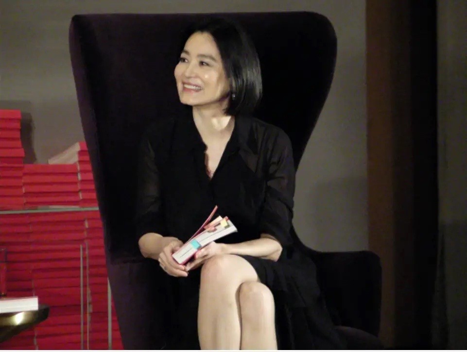 Lao Lai Qiao? 68-year-old Brigitte Lin went into battle in a vacuum ...