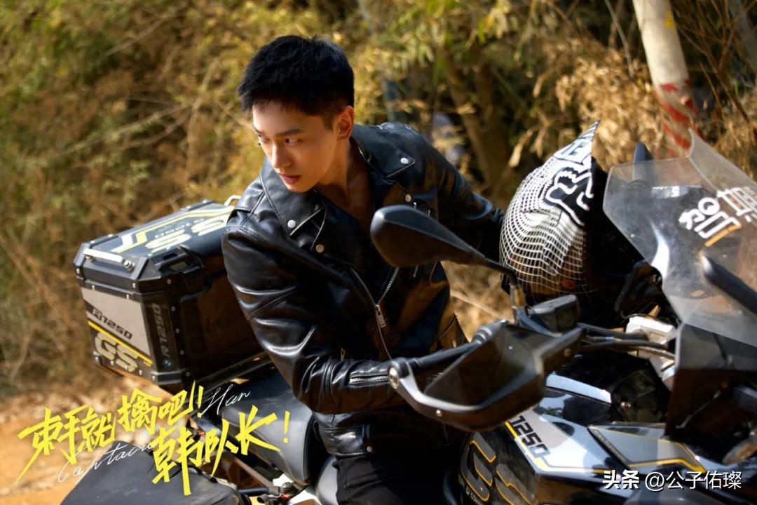 Fengshen Huang Xiyan shows off his muscular body in a new drama ...