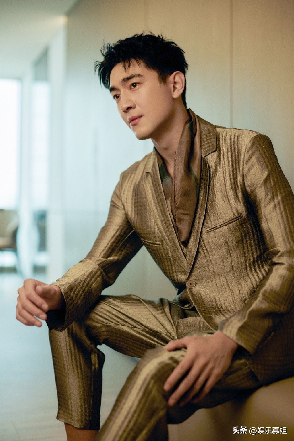 A netizen ran into Lin Gengxin in Thailand, and his style is mainly ...