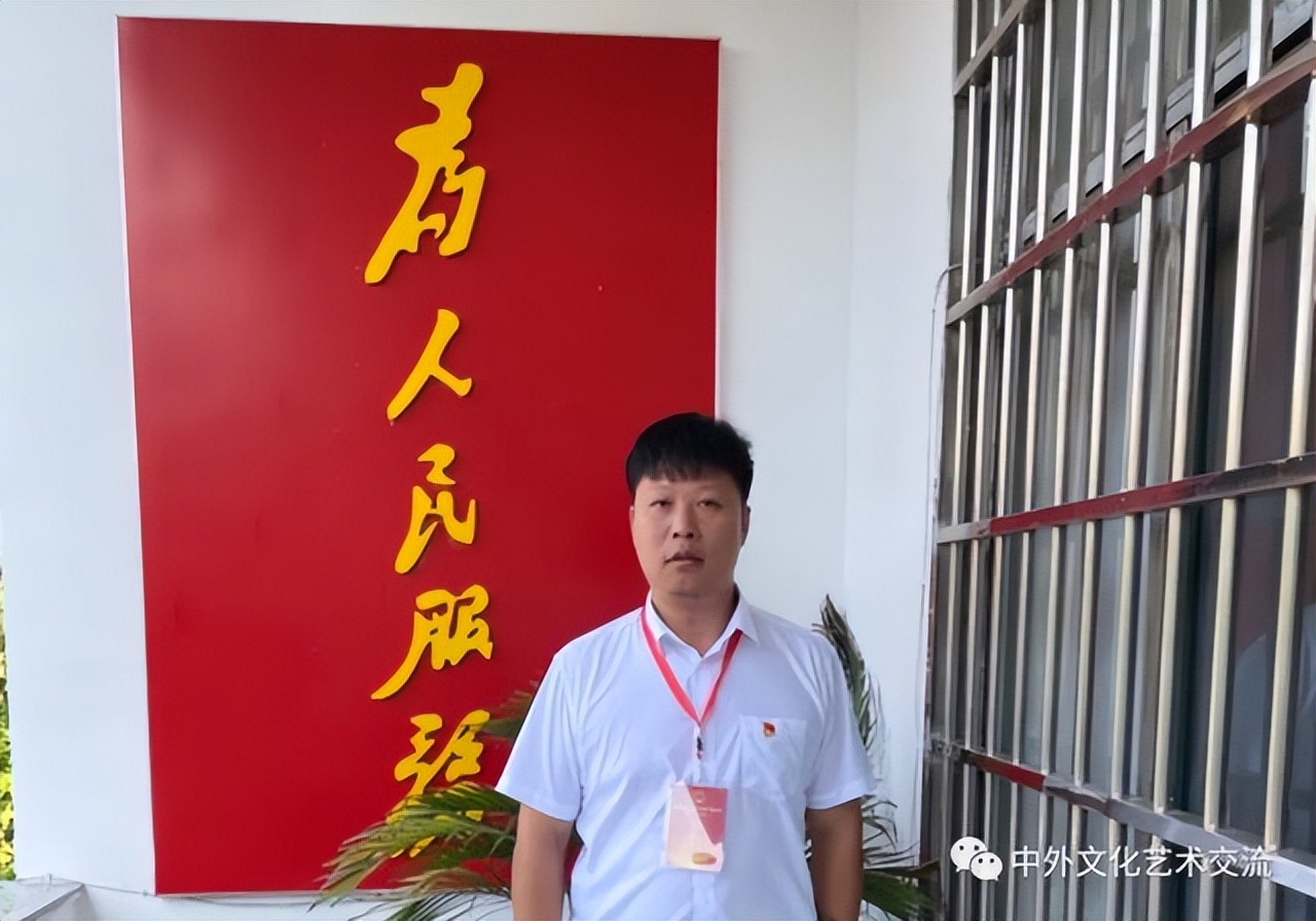 Chen Qiumei, leader of overseas Chinese in Ireland, and Jimmy MacCarthy ...