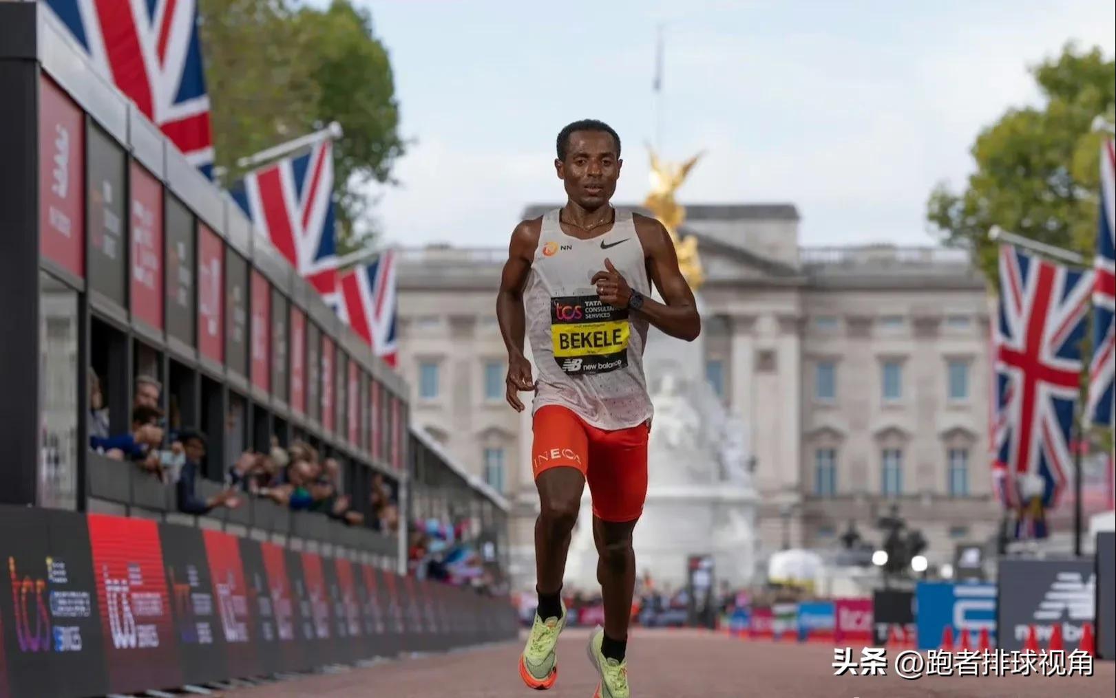 Awkward! Male runner's privacy exposed, wearing compression pants makes ...