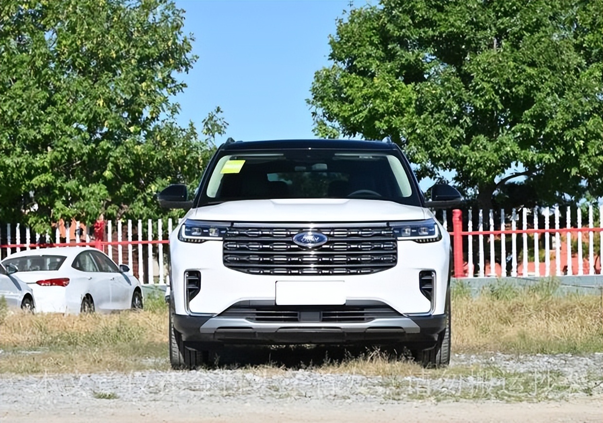 Luxurious explorer, 5-meter-long car, 2 standard configurations! - iMedia