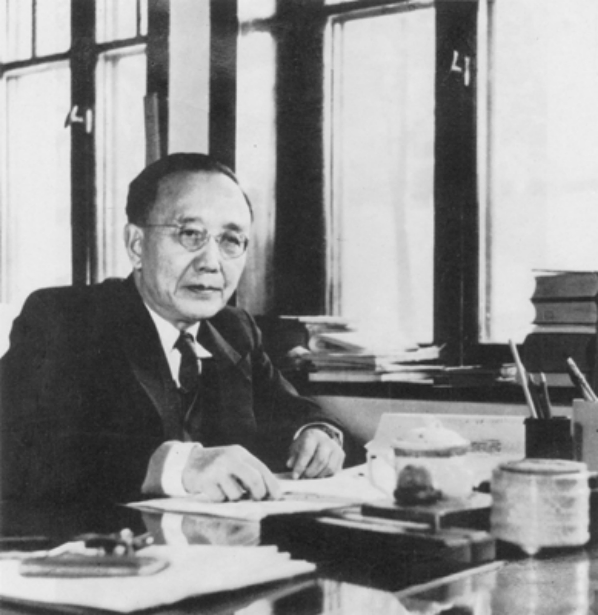 Six days after Guo Moruo's death, Deng Xiaoping commented: Change ...