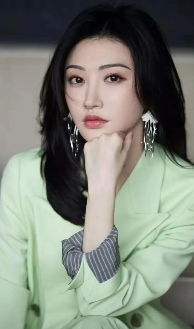 Wealthy flower in the world—Jing Tian - iNEWS