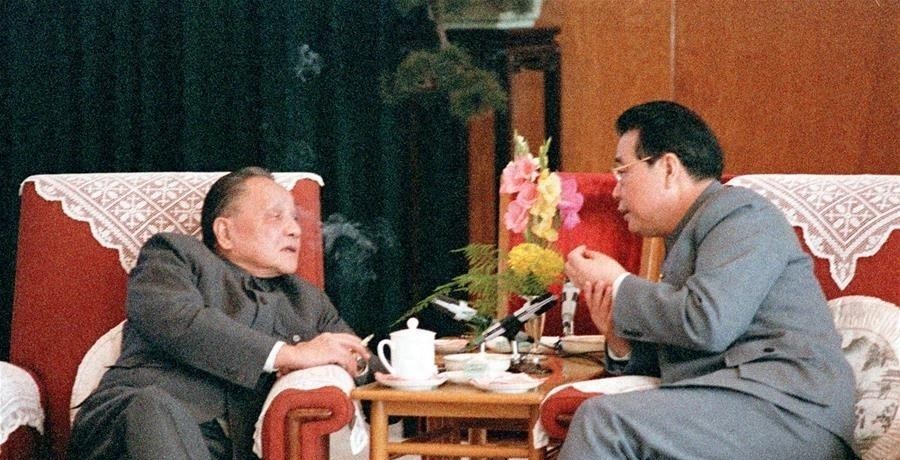 In 1984, a rare family portrait of Li Peng, in which his wife Zhu Lin ...