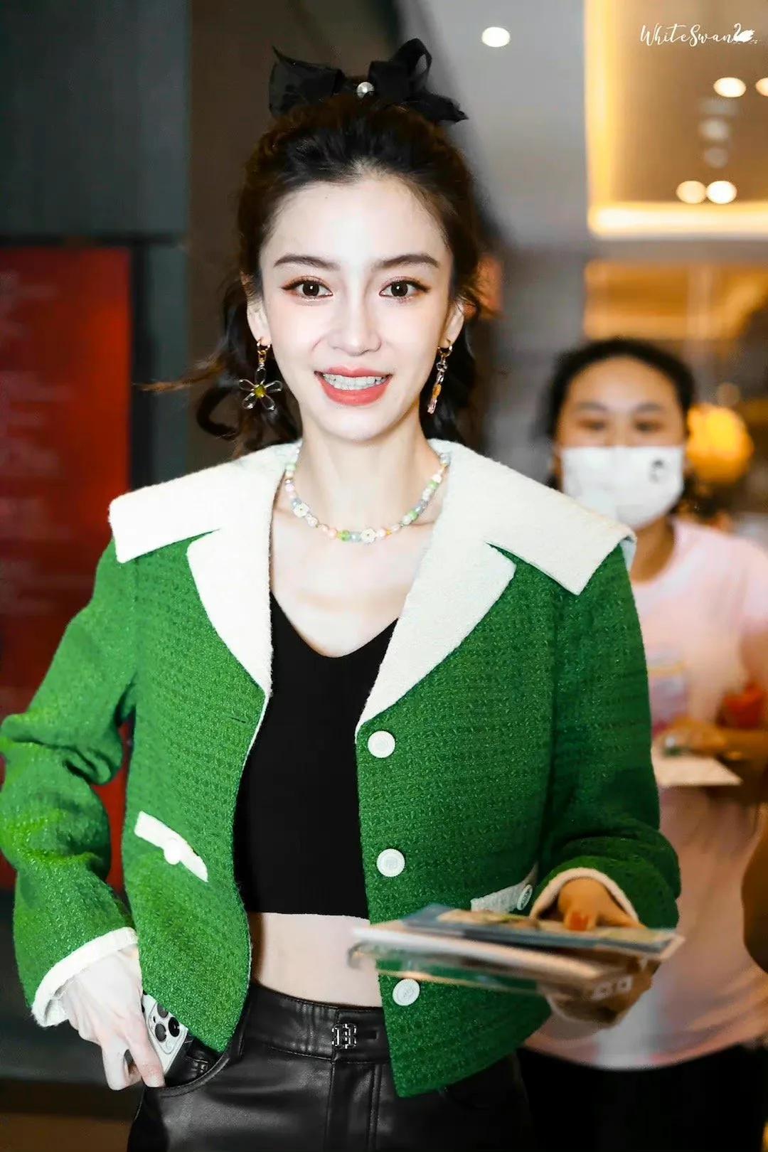 Angela baby Yang Ying is once again exciting, wearing a small fragrance ...