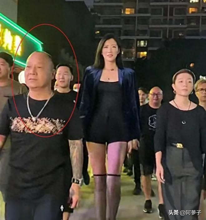 The "Big Brother Ng Chi Hung" actor's cheating photos were exposed and his intimate photos with ...