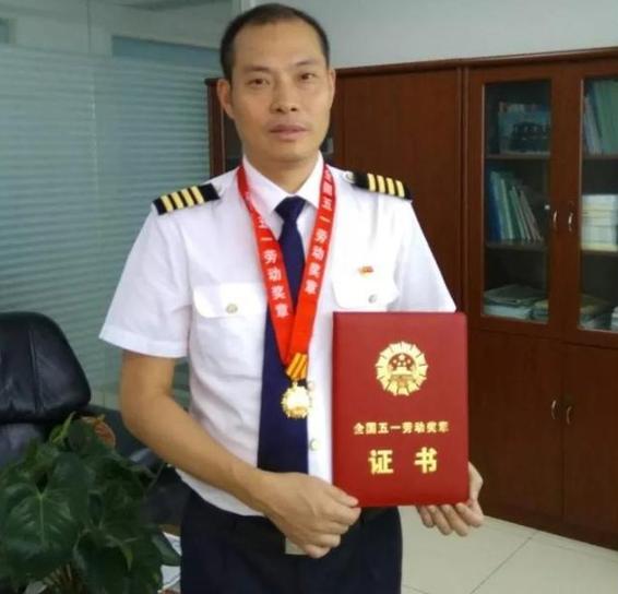 The prototype of Chinese captain Liu Chuanjian: emergency landing in 34 ...