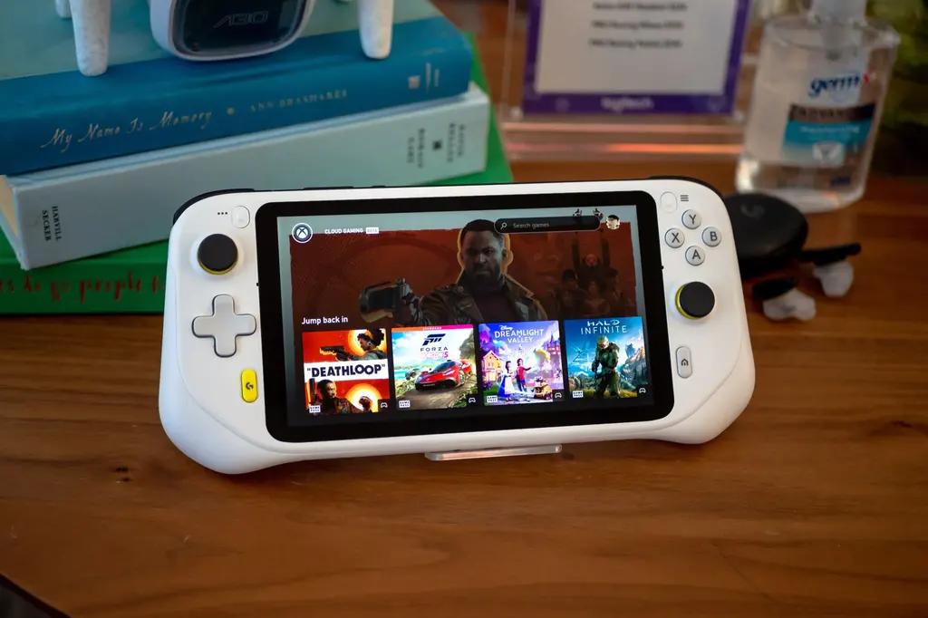 Logitech G Cloud Gaming Handheld initial hands-on experience - iNEWS