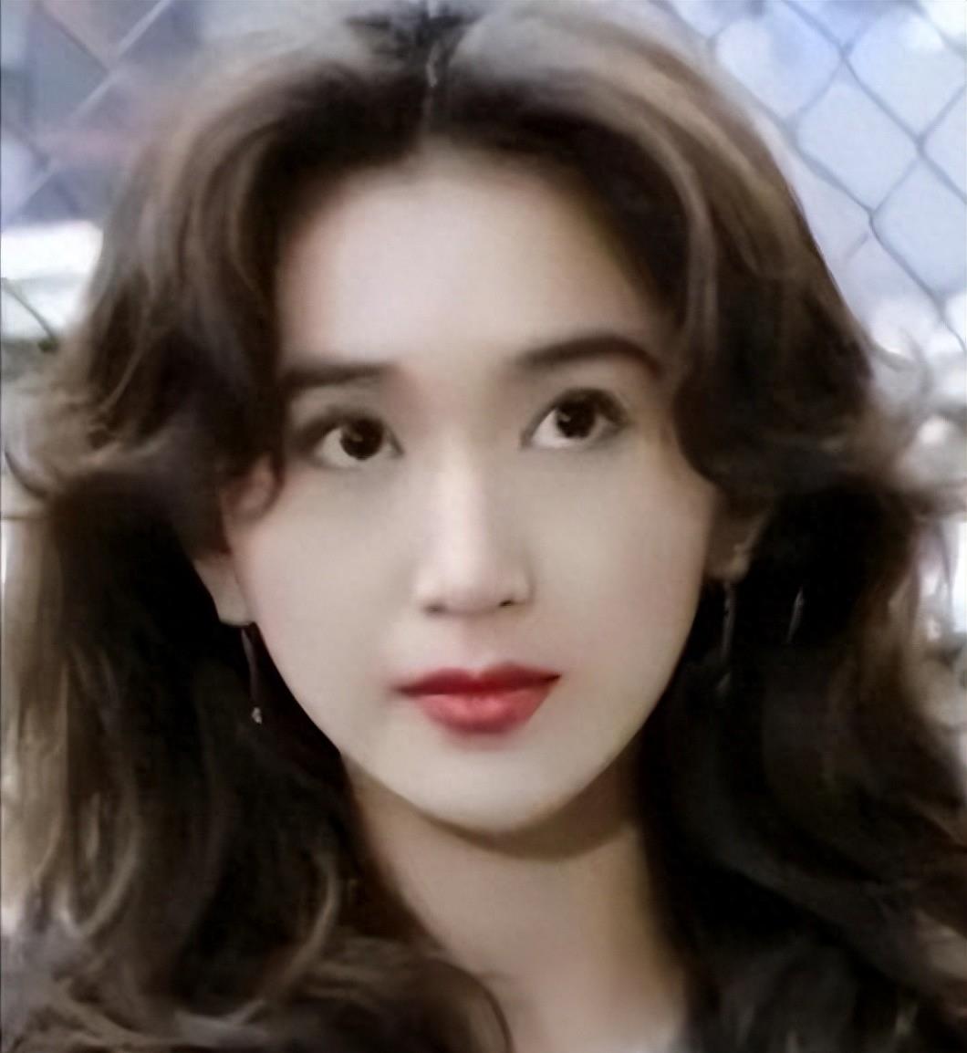 The "ageless goddess" is all fake! Without refinement and P-pictures ...