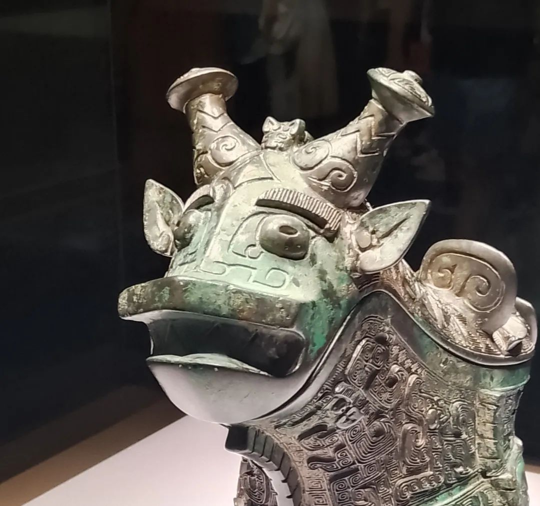 One cultural relic a day: the animal-shaped gong of the late Shang ...