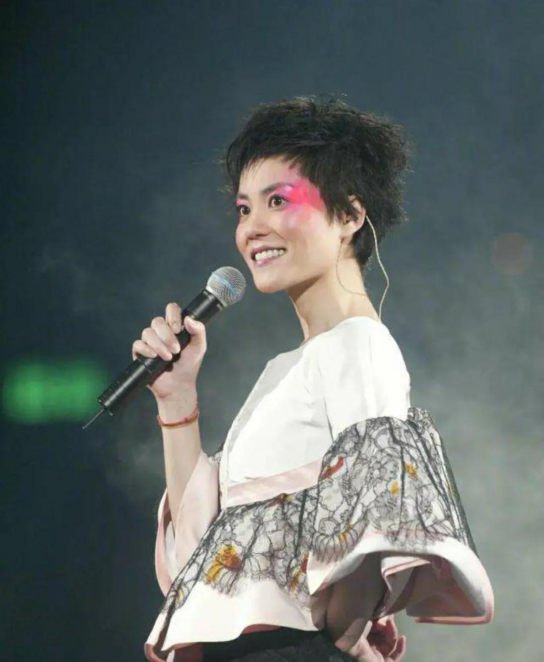 Why did Li Ao criticize Faye Wong? - iNEWS