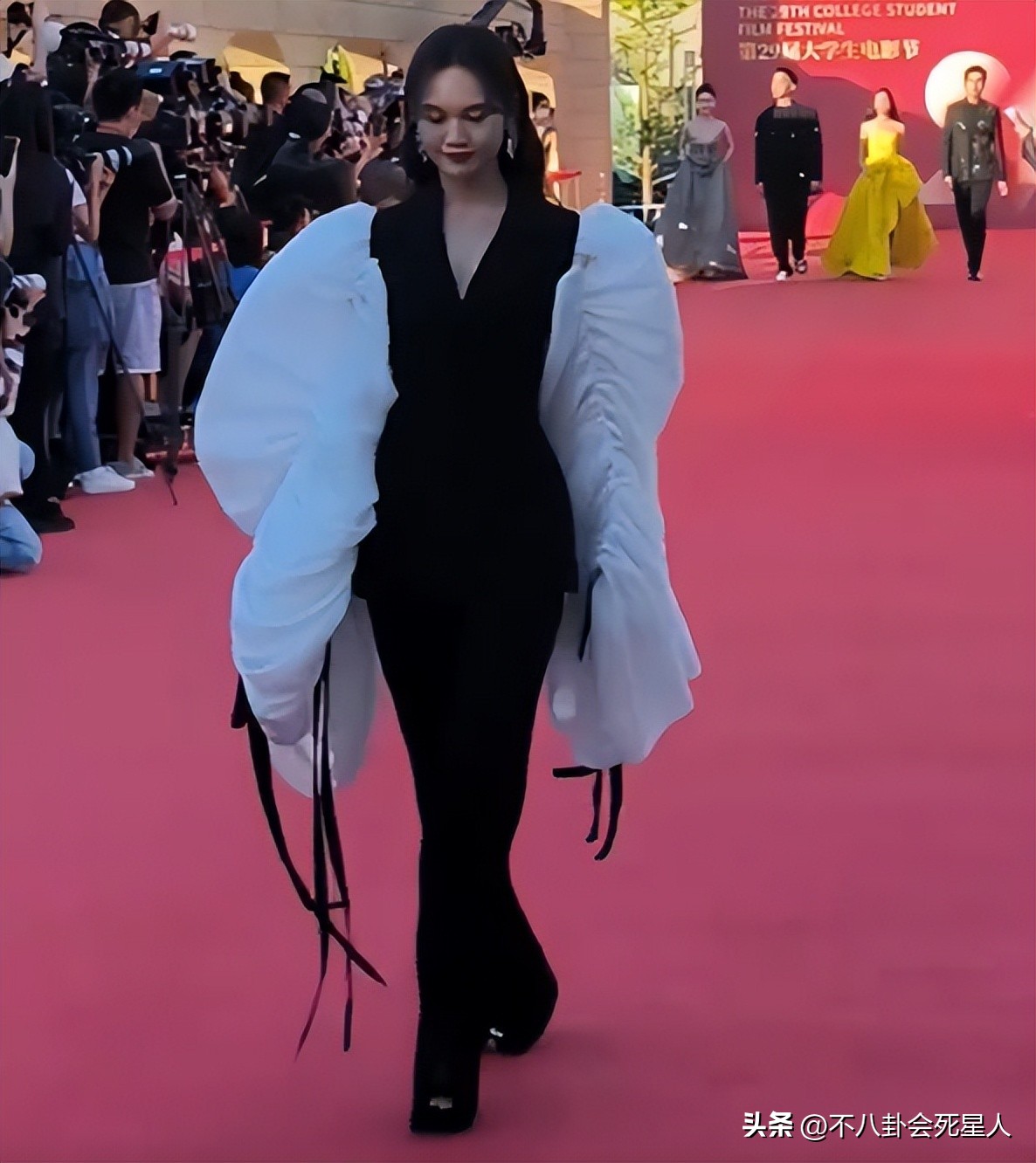 Another red carpet hit!Wen Qi, Jiang Yiyi, Zhang Yuxi, one is more ...