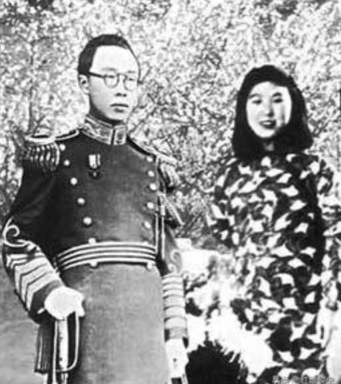 In 1943, at the age of 15, Li Yuqin was selected as a noble person ...