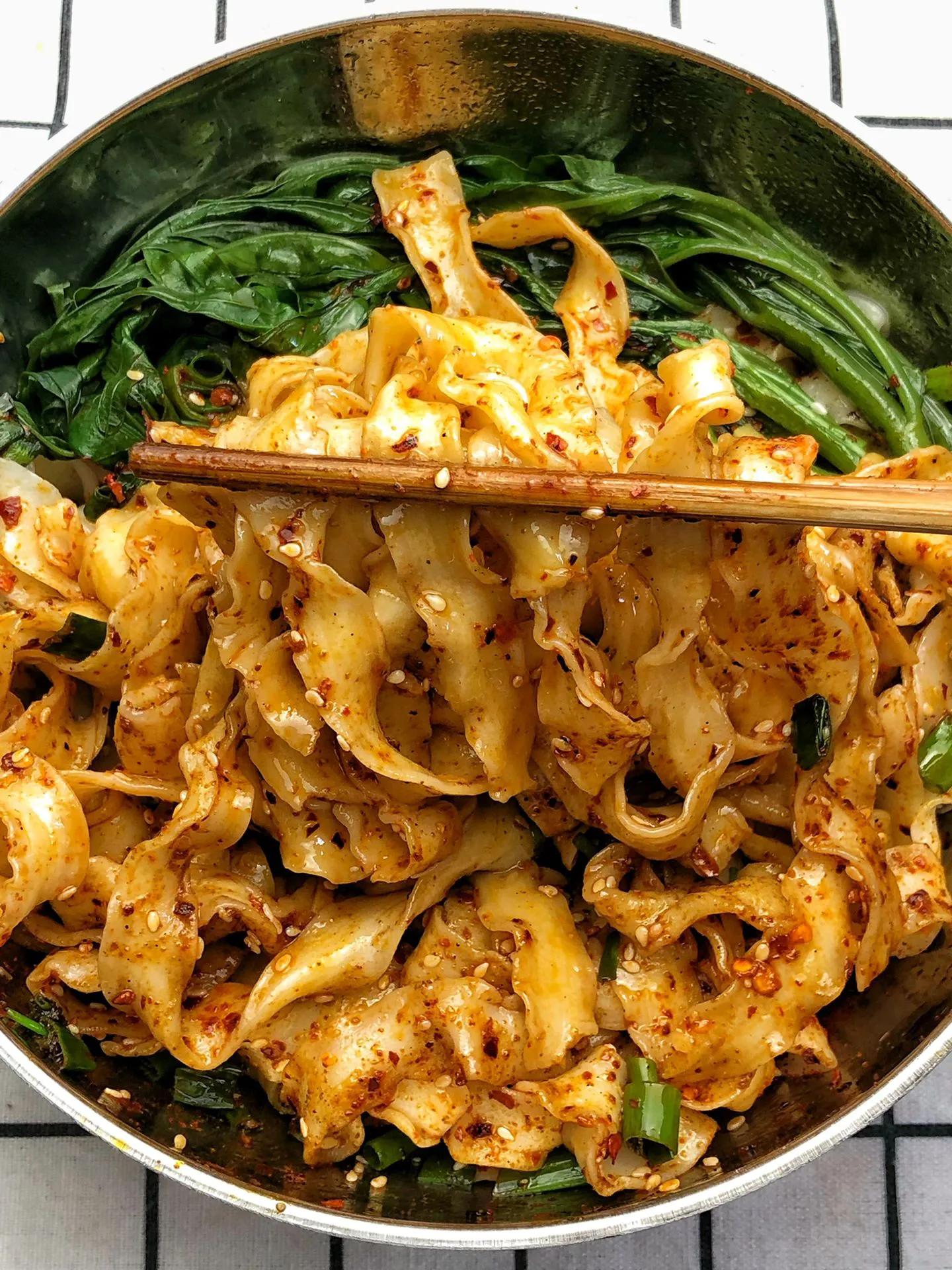 The oil-splashed noodles that kitchen novice can make is so delicious ...