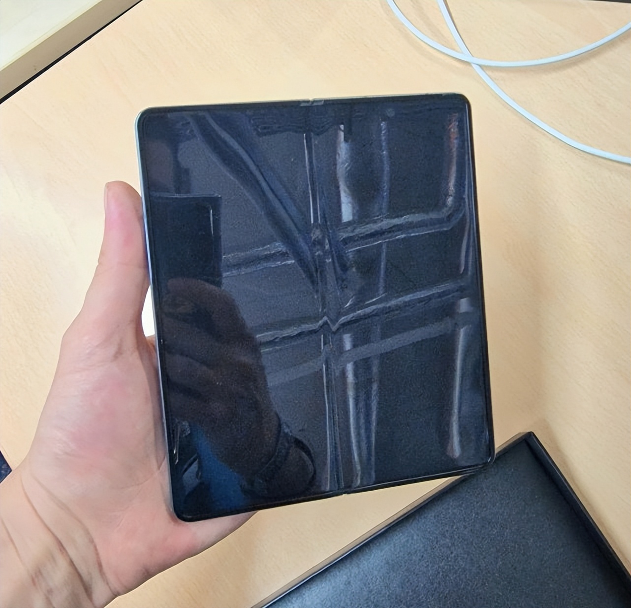 Samsung folding screen real machine photos flow out: new hinge + new ...