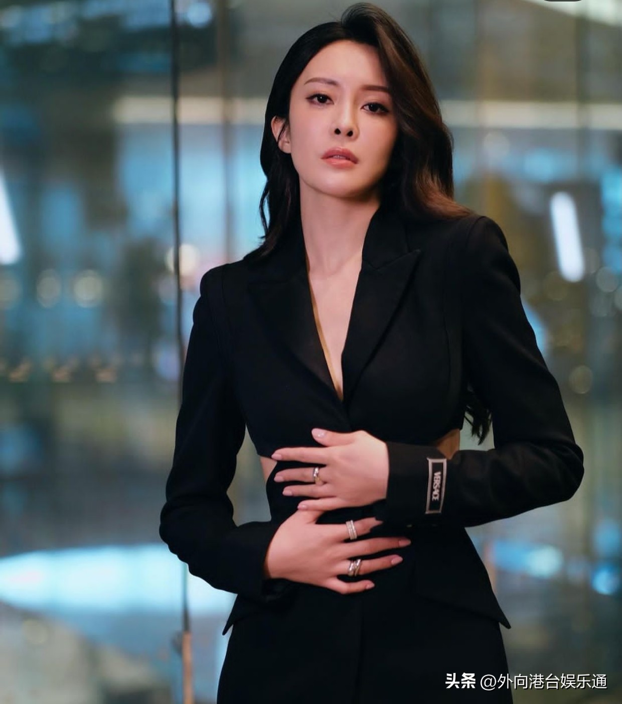 TVB's new drama "Corporate Strongman": The two TVBs are playing on the same stage, showing ...