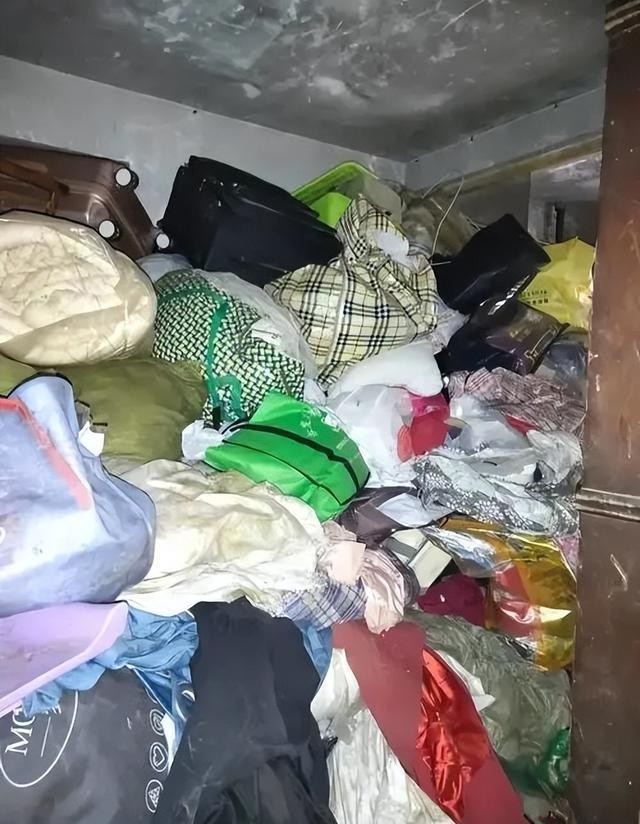 Hoarding addiction, 20 years of regret: old items turned into ...